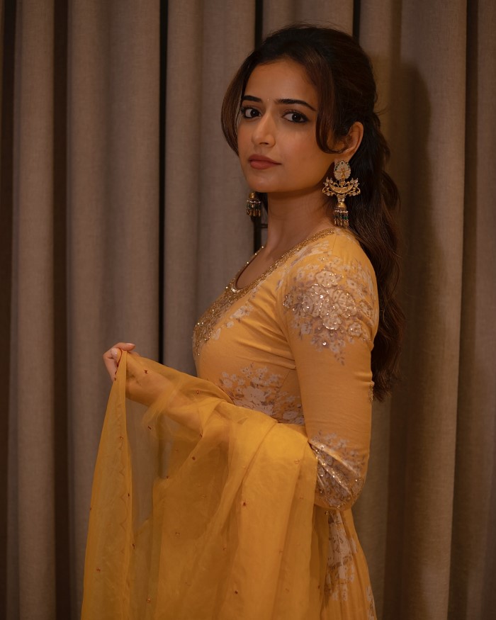 Ashika Ranganath Dazzles In Traditional Yellow Attire - Filmibeat