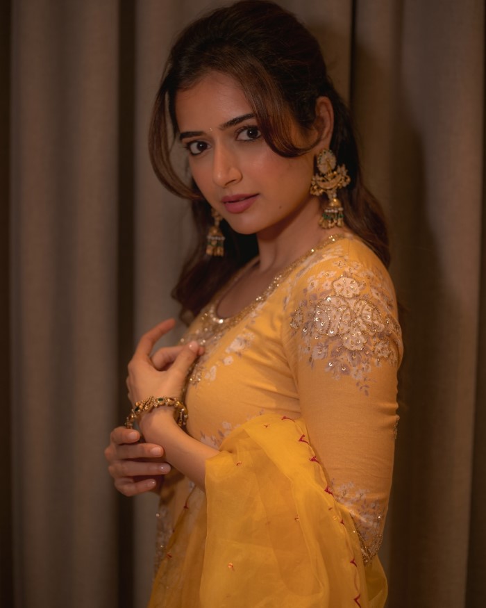 Ashika Ranganath Dazzles In Traditional Yellow Attire - Filmibeat