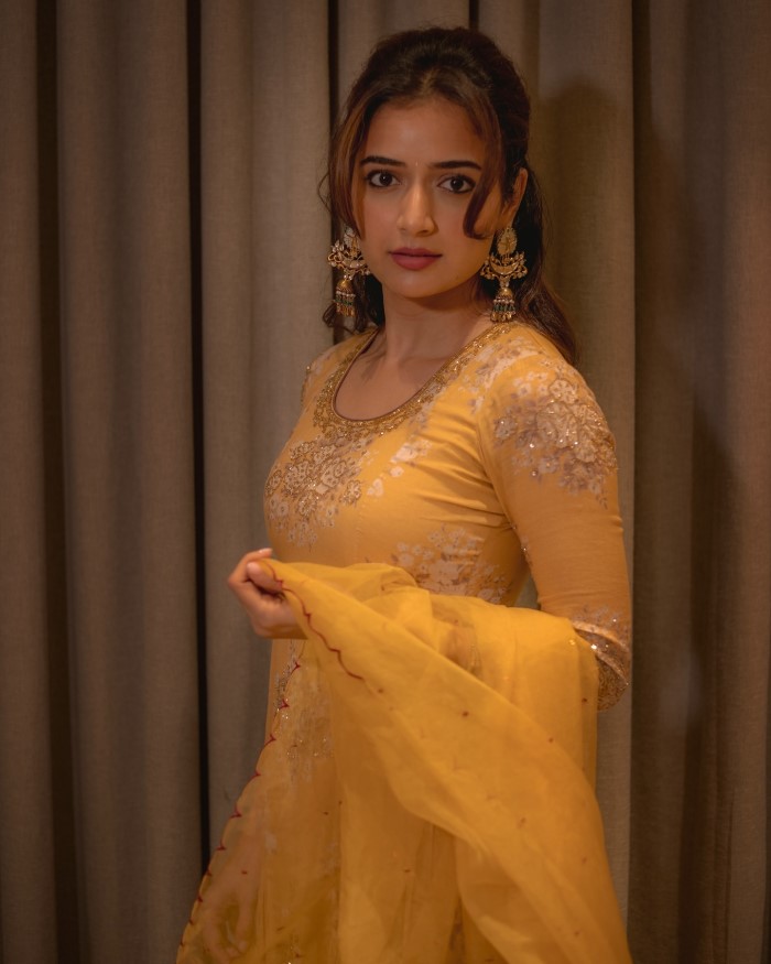 Ashika Ranganath Dazzles In Traditional Yellow Attire - Filmibeat