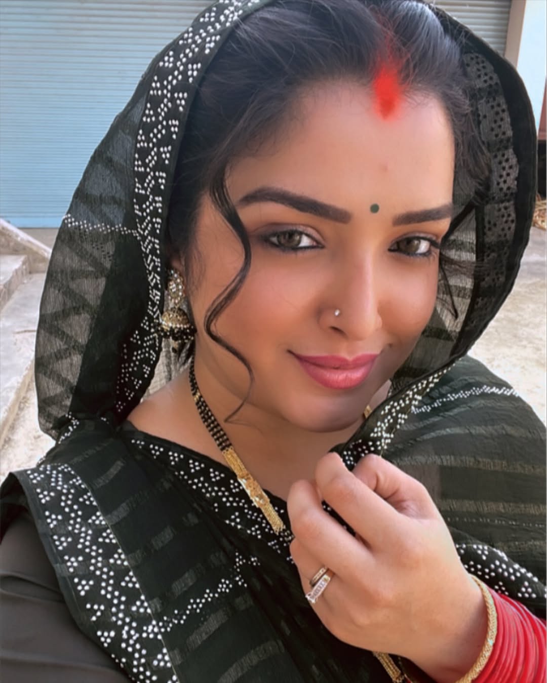 Bhojpuri Actress Amrapali Dubey: Biography, Age, Famous Movies, Photos ...