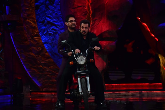 Bigg Boss 18 Finale: Salman Khan, Aamir Khan, Junaid, And Khushi Kapoor ...