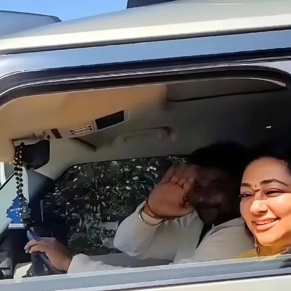 Challenging Star Darshan and Wife Vijayalakshmi Seek Blessings from ...