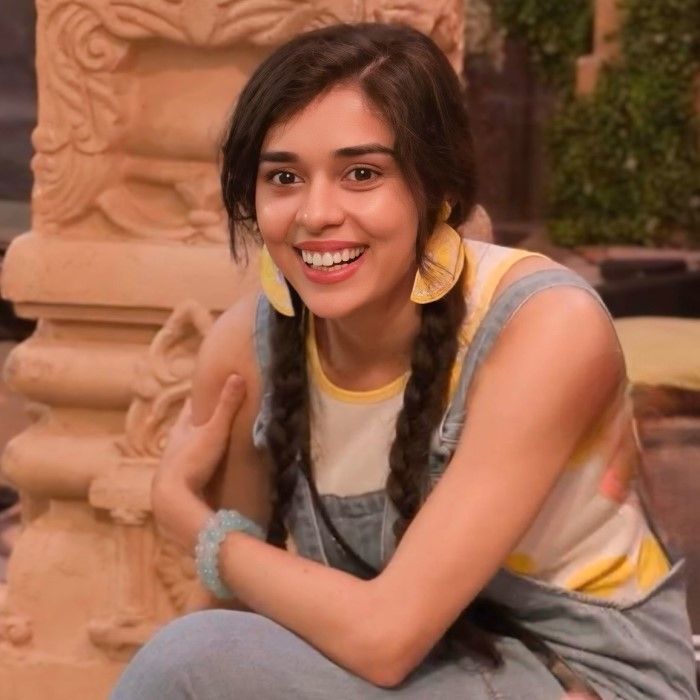 Eisha Singh Sets The Fashion Bar In The Bigg Boss House, Only ...