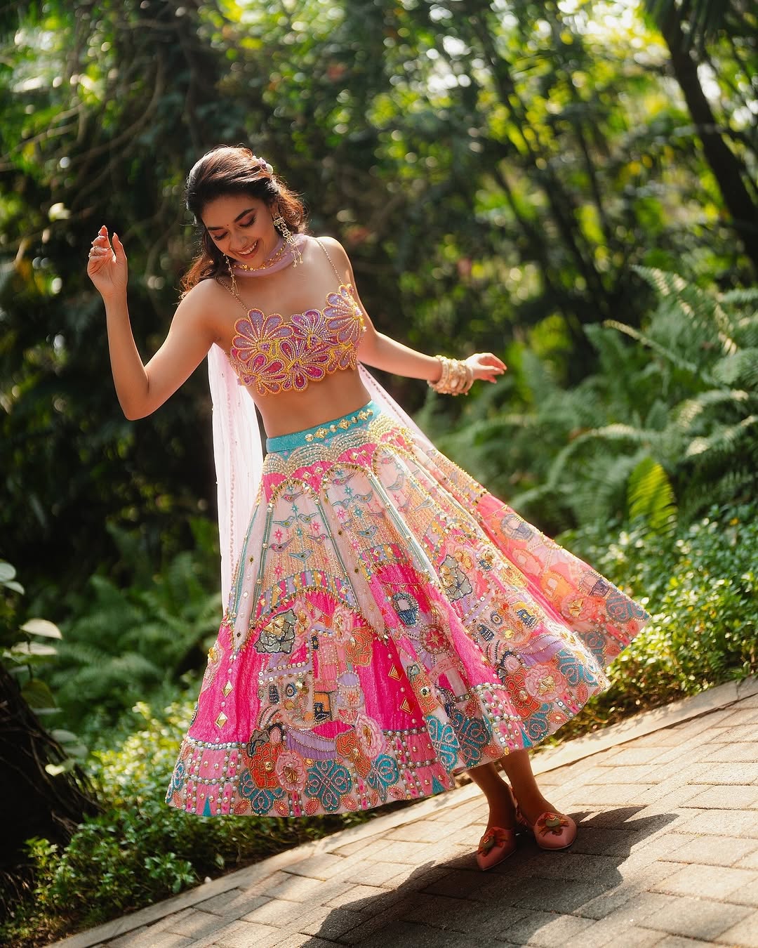 Inside Photos Of Keerthy Suresh & Antony Thattil Vibrant Mehendi ...