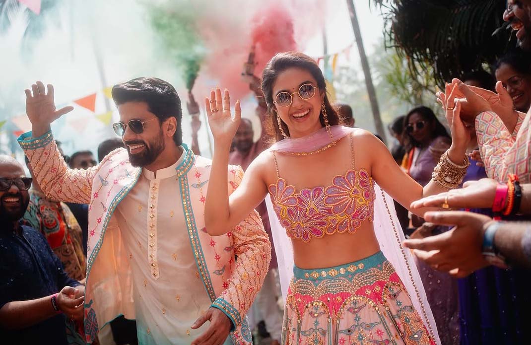 Inside Photos Of Keerthy Suresh & Antony Thattil Vibrant Mehendi ...