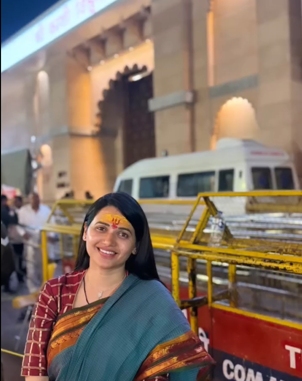 Kannada Actress Pavithra Gowda's Divine Journey at Maha Kumbh Melaa ...