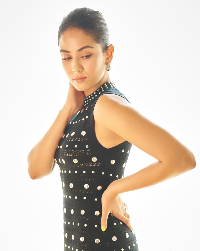 Mira Rajput Turns Heads With Her Stunning Black Dress - Filmibeat