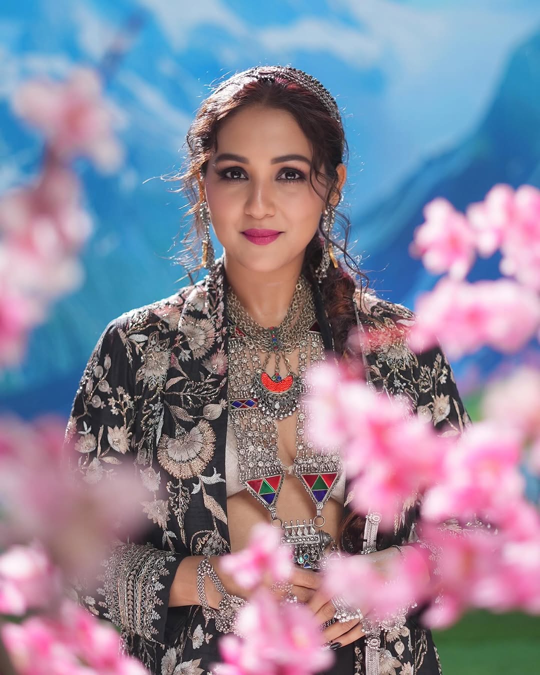 Neeti Mohan's Kashmiri-Inspired Ensemble: A Fusion of Modern and ...