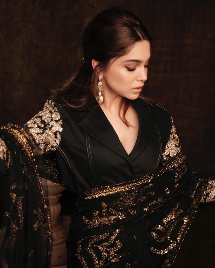 Sharvari Dazzles In Elegant Black At Sabyasachi's Latest Show - Filmibeat