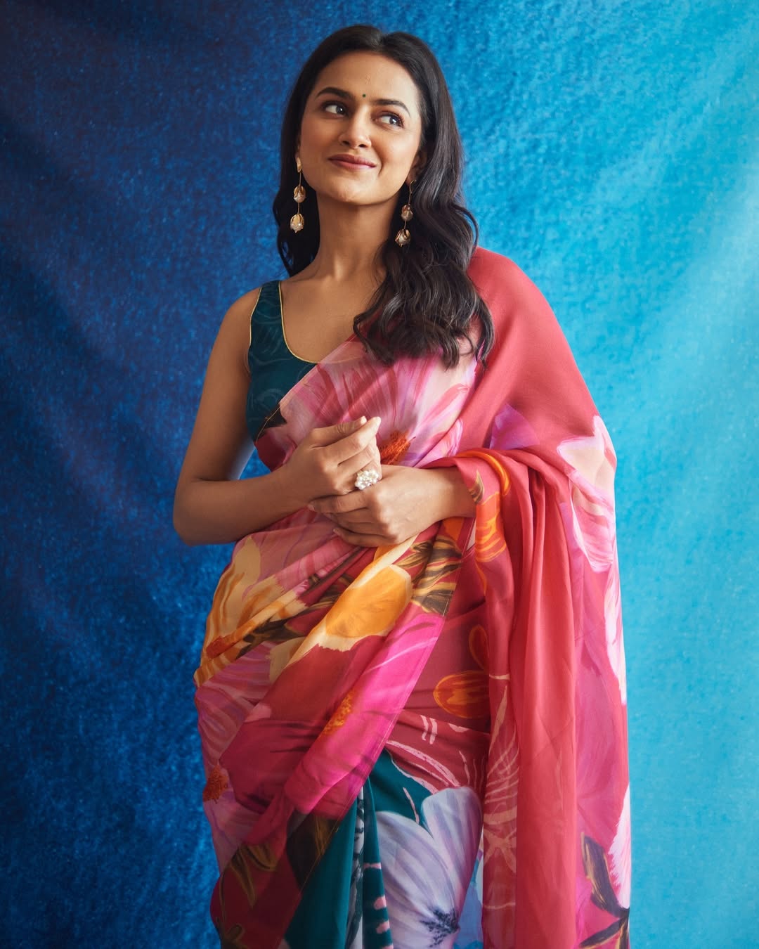 Shraddha Srinath’s Elegant Saree Look – A Perfect Blend of Tradition - Filmibeat
