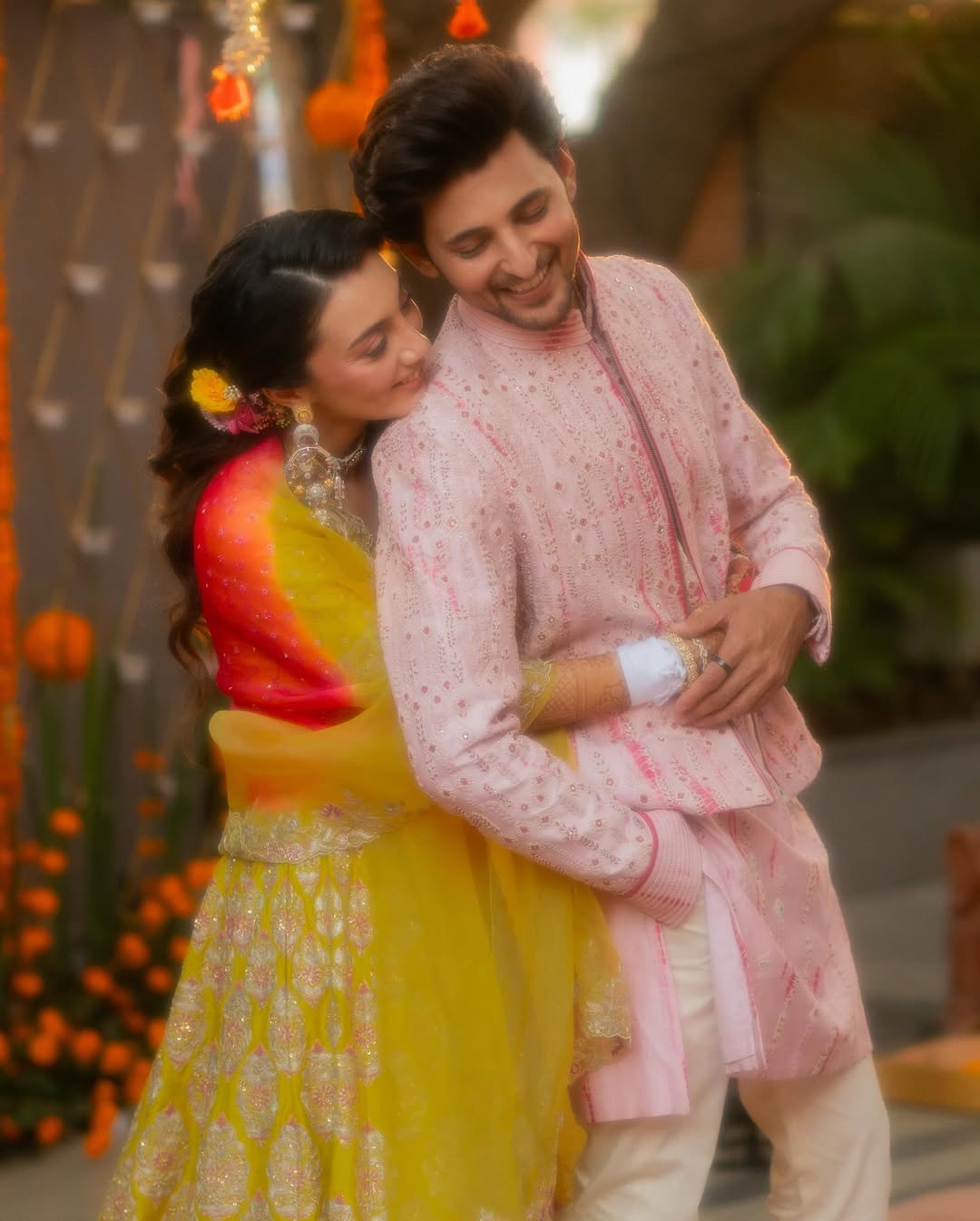 Singer Darshan Raval and Dharal's Mehendi Ceremony; SEE PHOTOS - Filmibeat