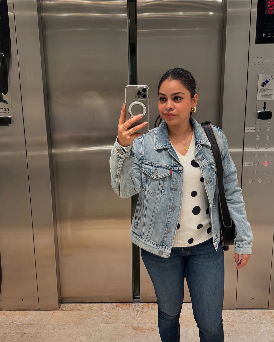 Sumona Chakravarti's Effortlessly Chic Look on the Streets of Abu Dhabi ...