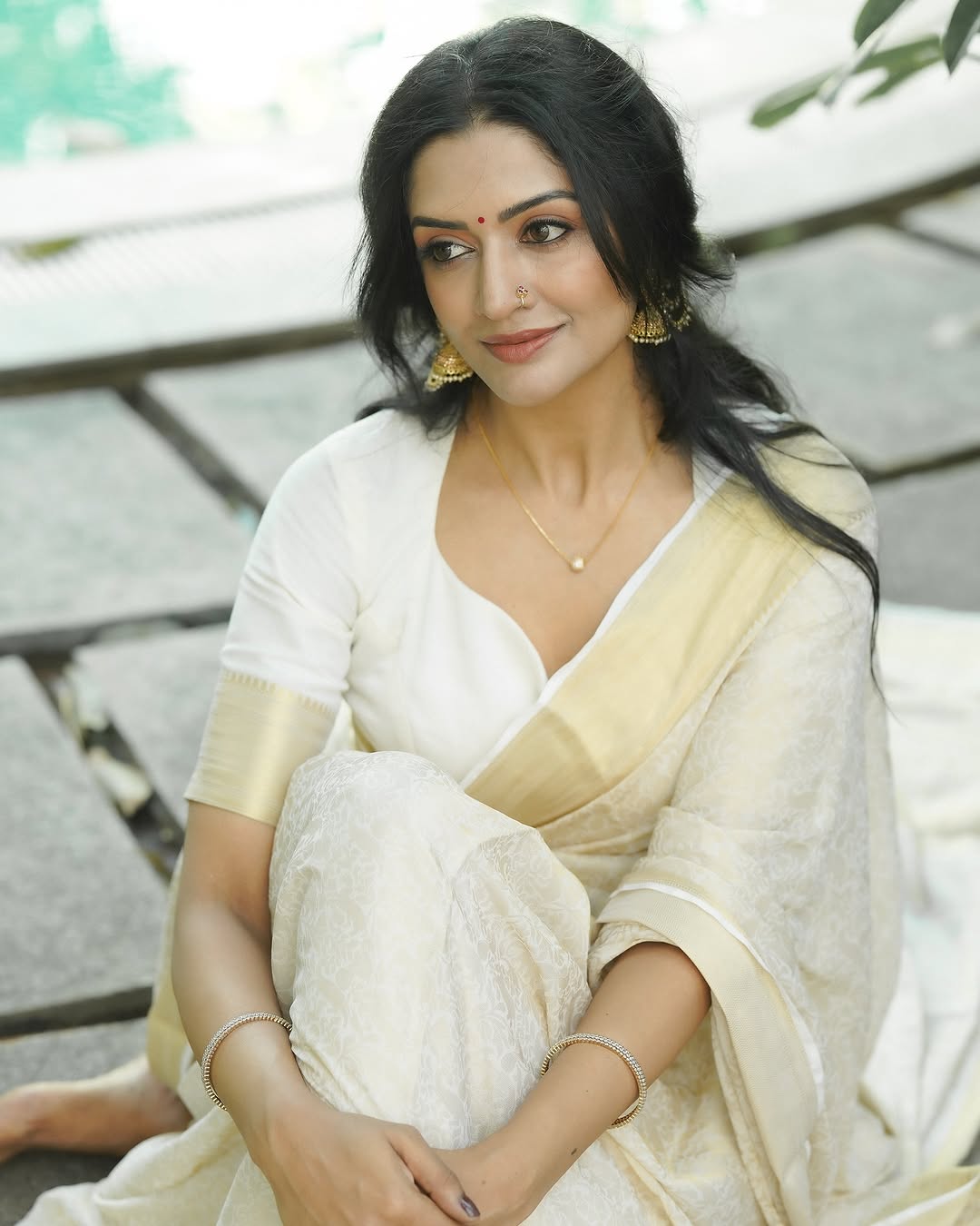 Vimala Raman Radiates Elegance in Traditional Kerala Saree - Filmibeat