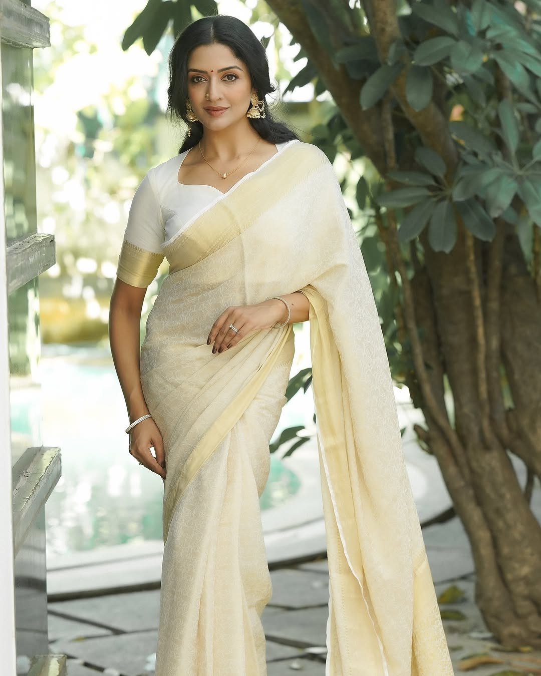 Vimala Raman Radiates Elegance in Traditional Kerala Saree - Filmibeat