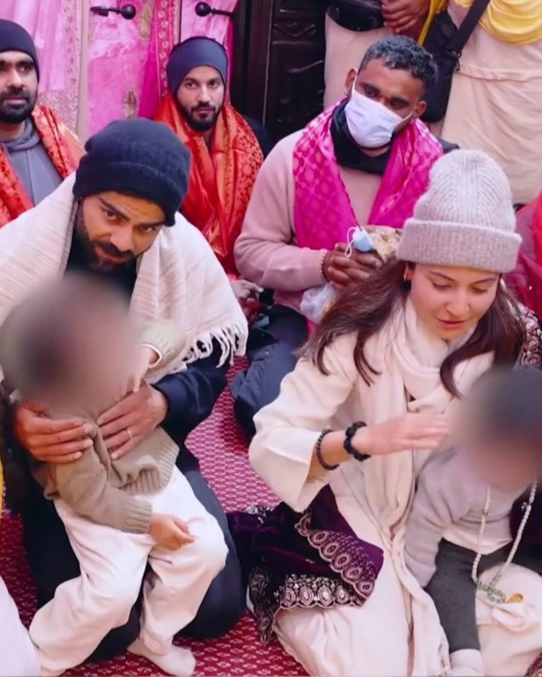 Virat Kohli And Anushka Sharma Visit Spiritual Guru Premanand Ji ...