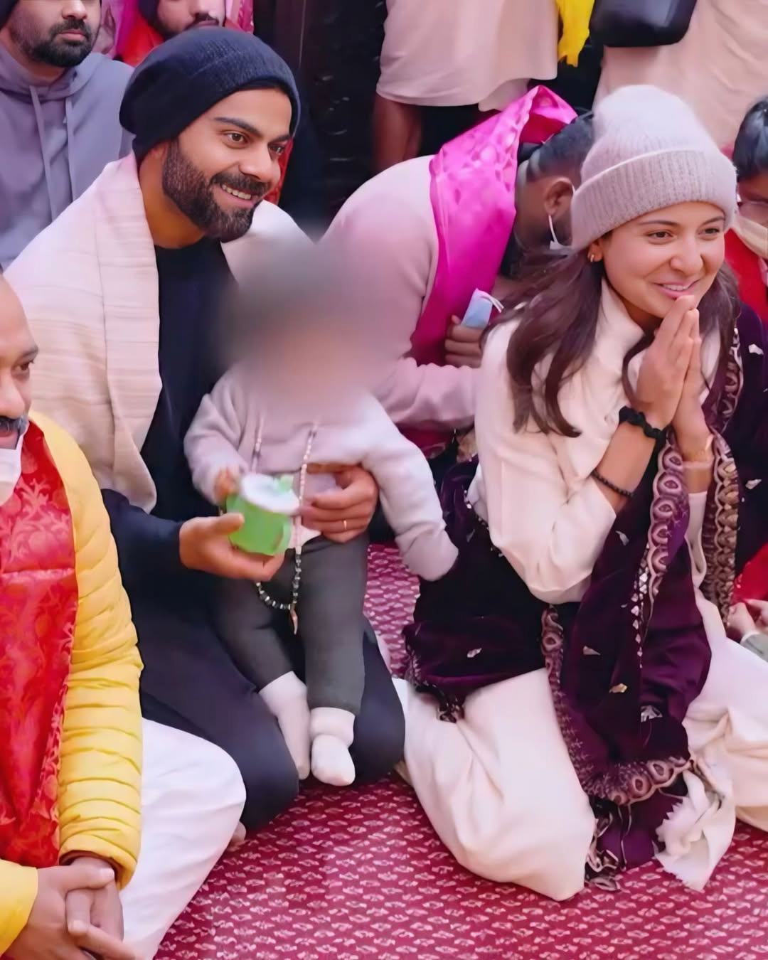 Virat Kohli And Anushka Sharma Visit Spiritual Guru Premanand Ji ...