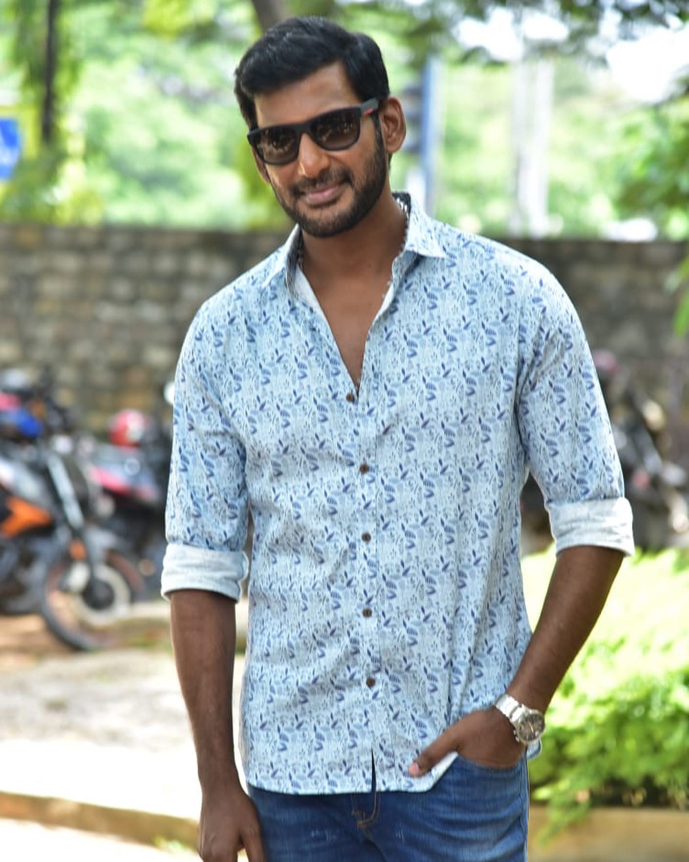 What Happened To Vishal? Actor's Shaky Hands At "Madha Gaja Raja" Event ...