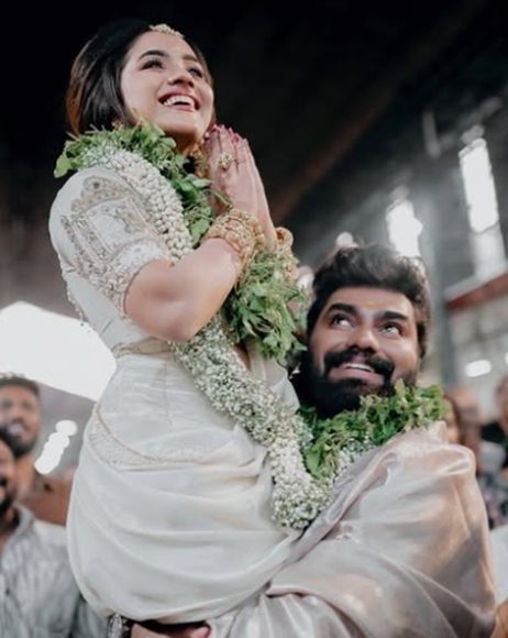 സ്വന്തമായി ഡിസൈന്‍ ചെയ്ത് ആരതി, വിവാഹത്തിന് പിന്നാലെ റോബിനൊപ്പം ആരതി ...