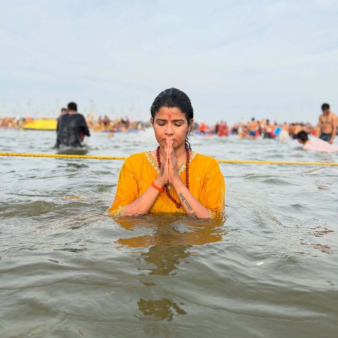 വിവാദങ്ങള്‍ക്കിടെ അമൃത സുരേഷ് കുംഭ മേളയില്‍; പോസ്റ്റ് വൈറലാകുന്നു | Amrutha Suresh Takes A Dip ...