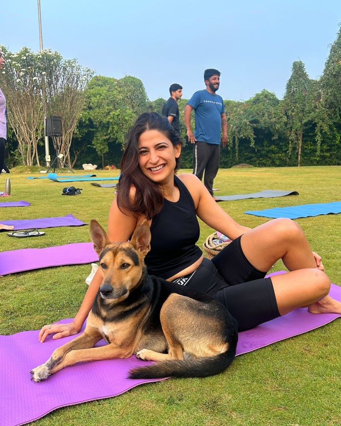 Aahana S Kumra Visits Sri Sri Ravishankar Ashram, Personal Spiritual Journey - Filmibeat