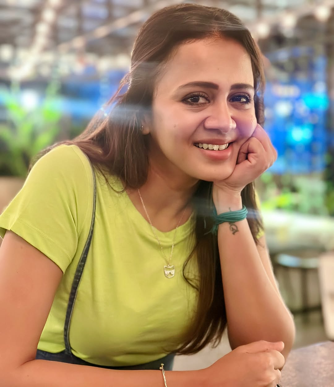 அஞ்சனா ரங்கன் இடுப்புல என்ன டாட்டூ இருக்குன்னு பாருங்க.. அதுக்கு அவர் போட்டிருக்குற டிரெஸ் தான் ...