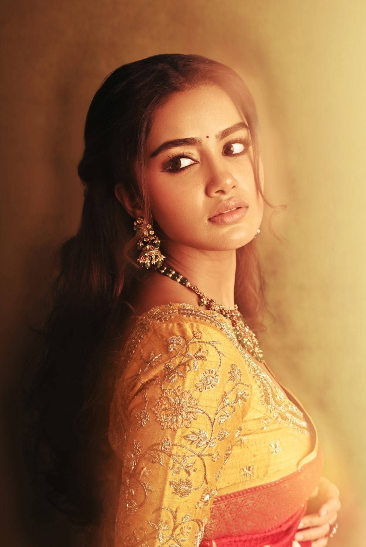 Anupama Parameswaran Stuns In Traditional Red Saree - Filmibeat