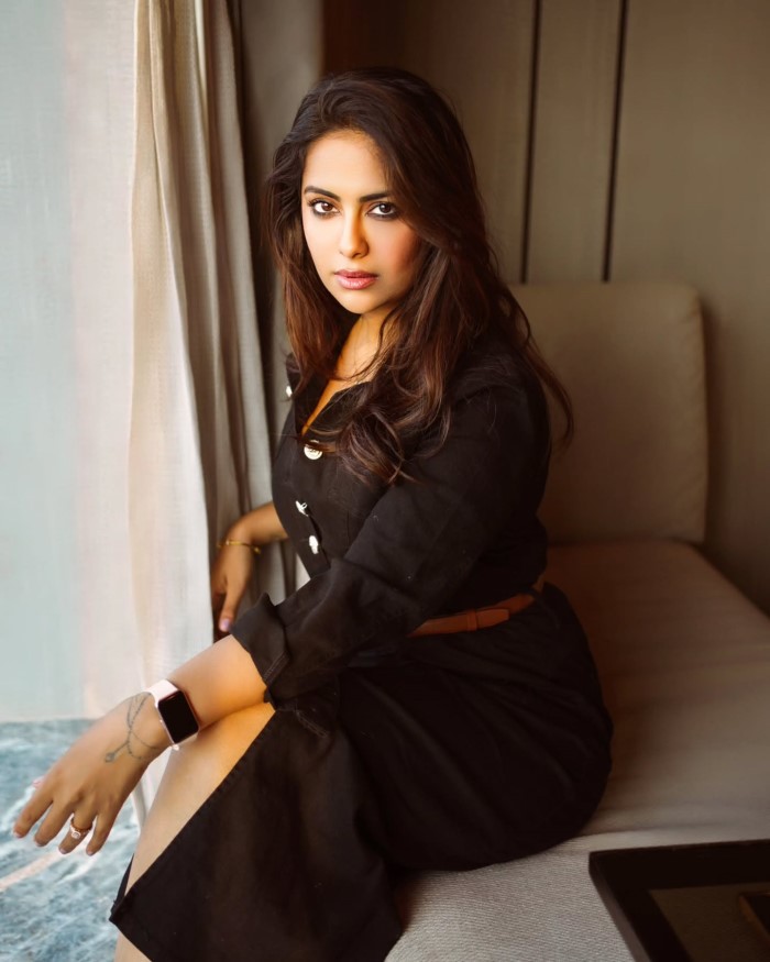Avika Gor's Chic Look: A Perfect Blend Of Style And Grace - Filmibeat