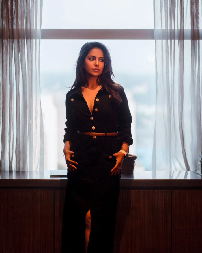 Avika Gor's Chic Look: A Perfect Blend Of Style And Grace - Filmibeat