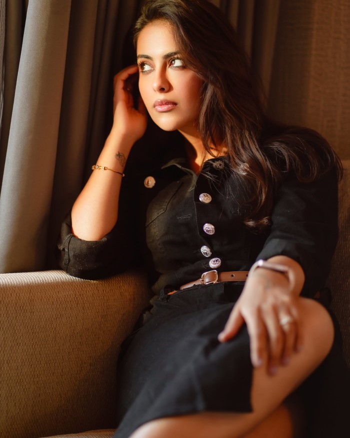 Avika Gor's Chic Look: A Perfect Blend Of Style And Grace - Filmibeat