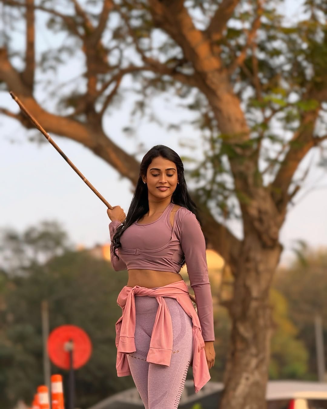 Poornima Ravi: கம்பு சுத்தும் பிக் பாஸ் பூர்ணிமா.. இது ஹோம்லியா இல்ல ...