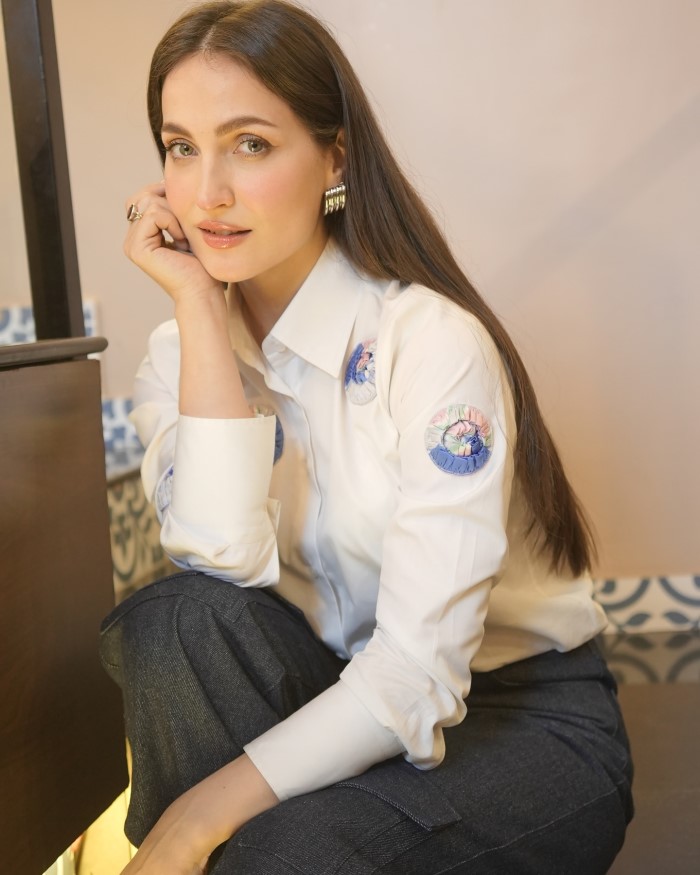 Elli AvrRam's Chic Style Shines With A Touch Of Floral Charm - Filmibeat