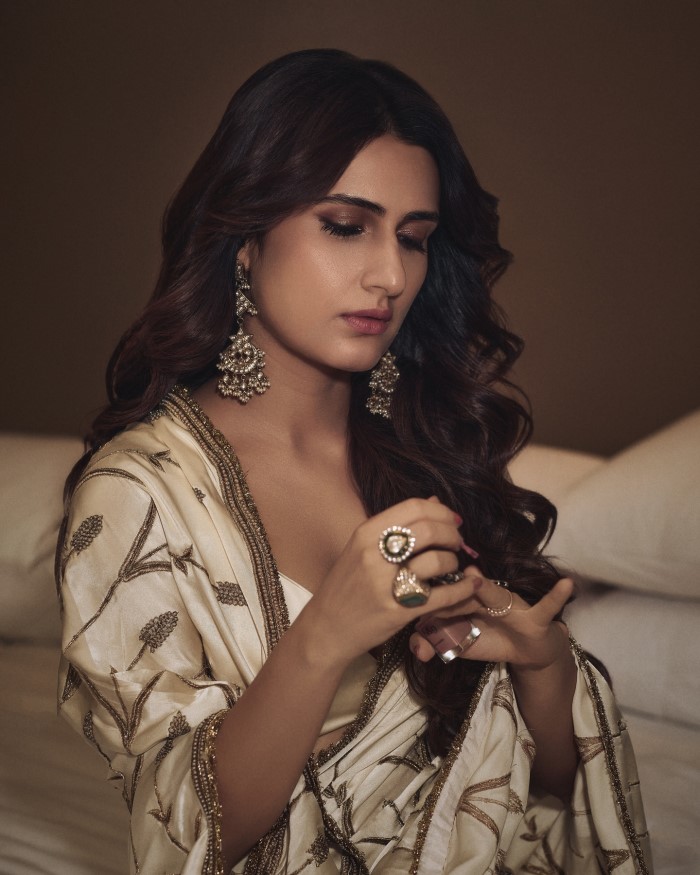 Fatima Sana Shaikh Stuns in Silk: Radiant Beauty And Timeless Style ...