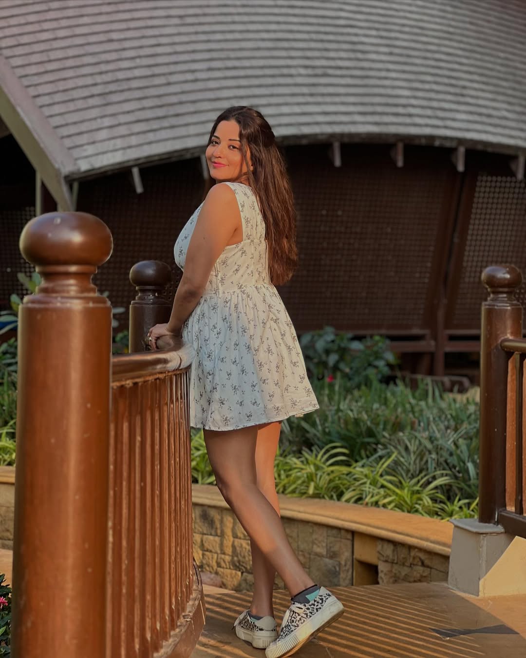 Monalisa’s Elegant Floral Dress Look Enjoys Vacation In Beach - Filmibeat