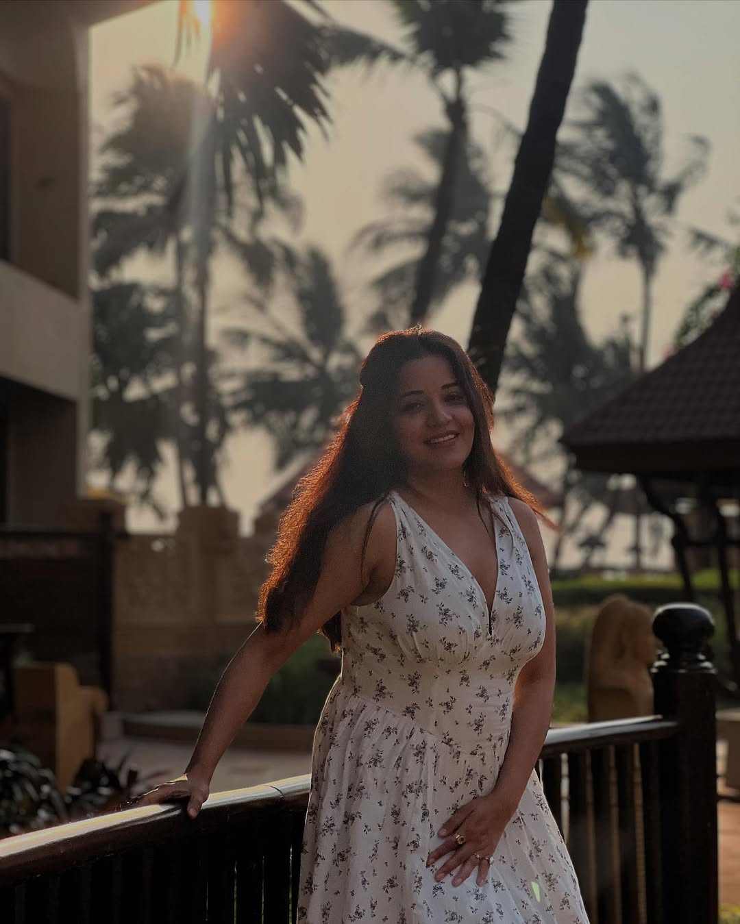 Monalisa’s Elegant Floral Dress Look Enjoys Vacation In Beach - Filmibeat