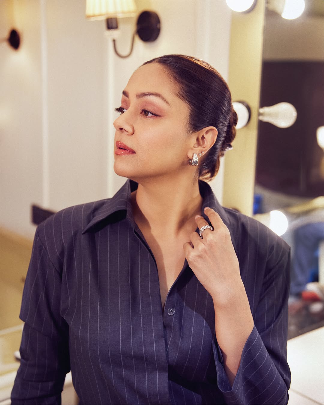 Jyotika : இது கோட்டா இல்லை புடவையா? ரசிகர்களை குழப்பும் ஜோ.. லைக்குகளை அள்ளும் புகைப்படங்கள் ...