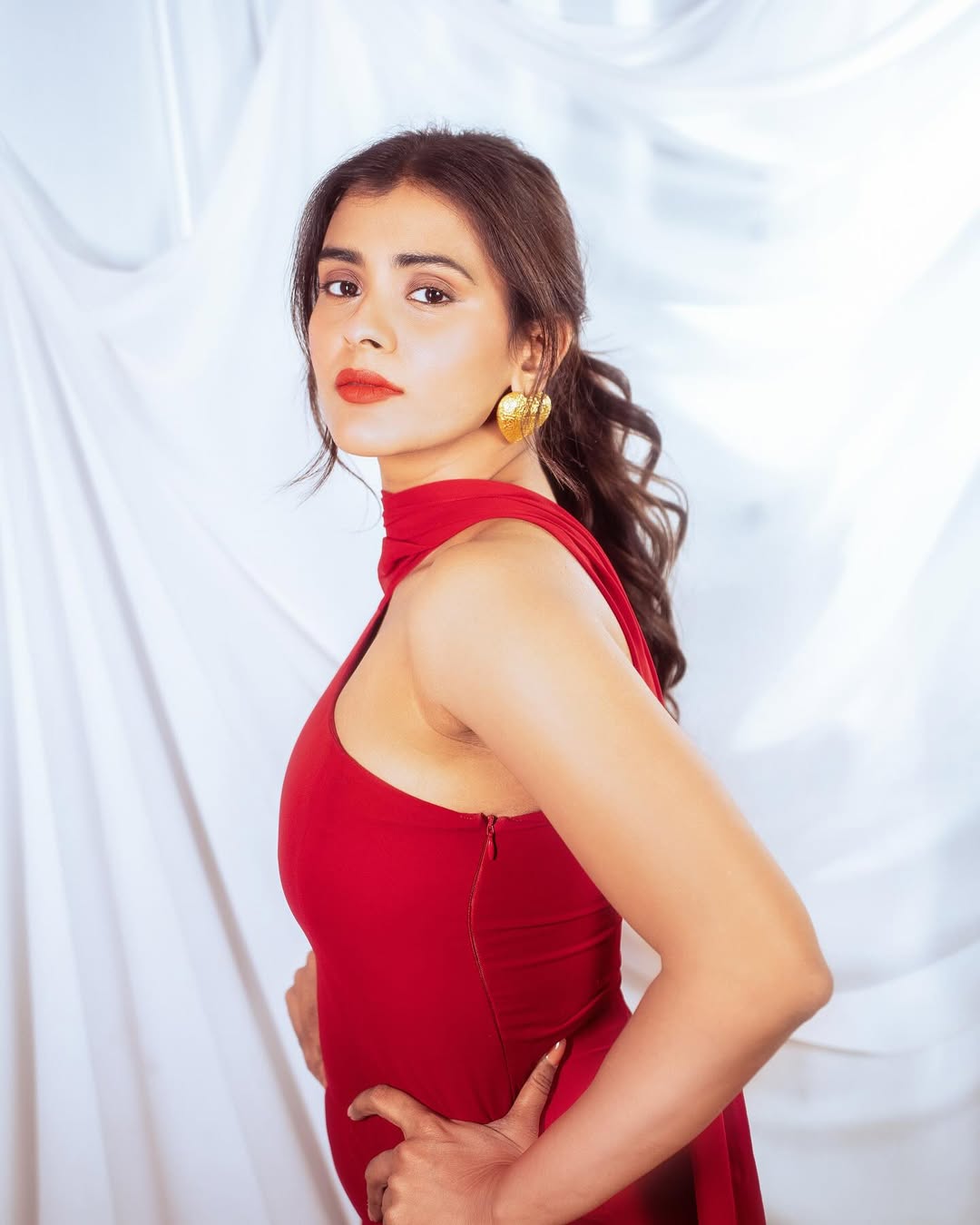 Hebah Patel : అబ్బా అనిపించేలా హెబ్బా అందాలు.. రెడ్ చెర్రీలా కుమారి ...