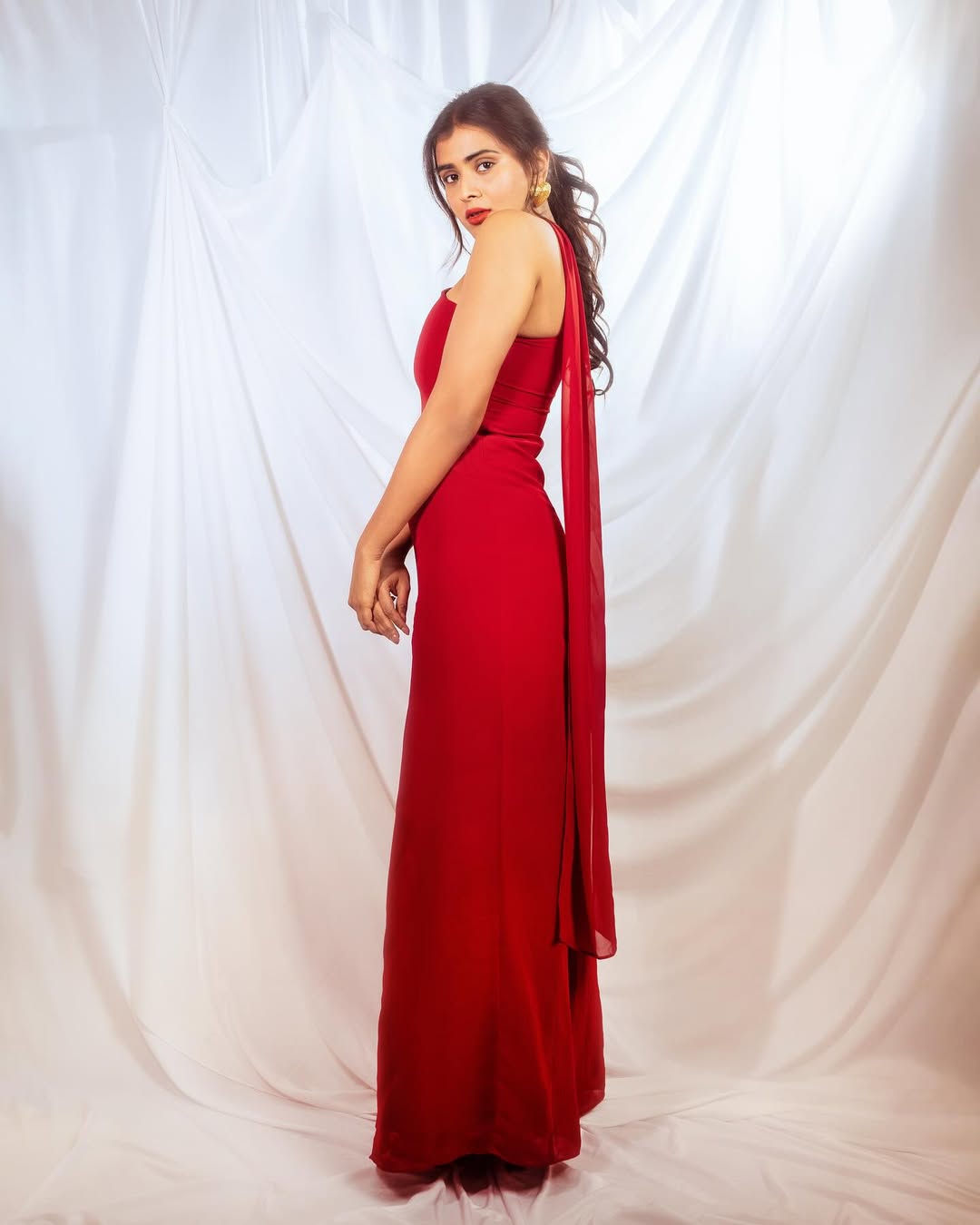 Hebah Patel : అబ్బా అనిపించేలా హెబ్బా అందాలు.. రెడ్ చెర్రీలా కుమారి ...