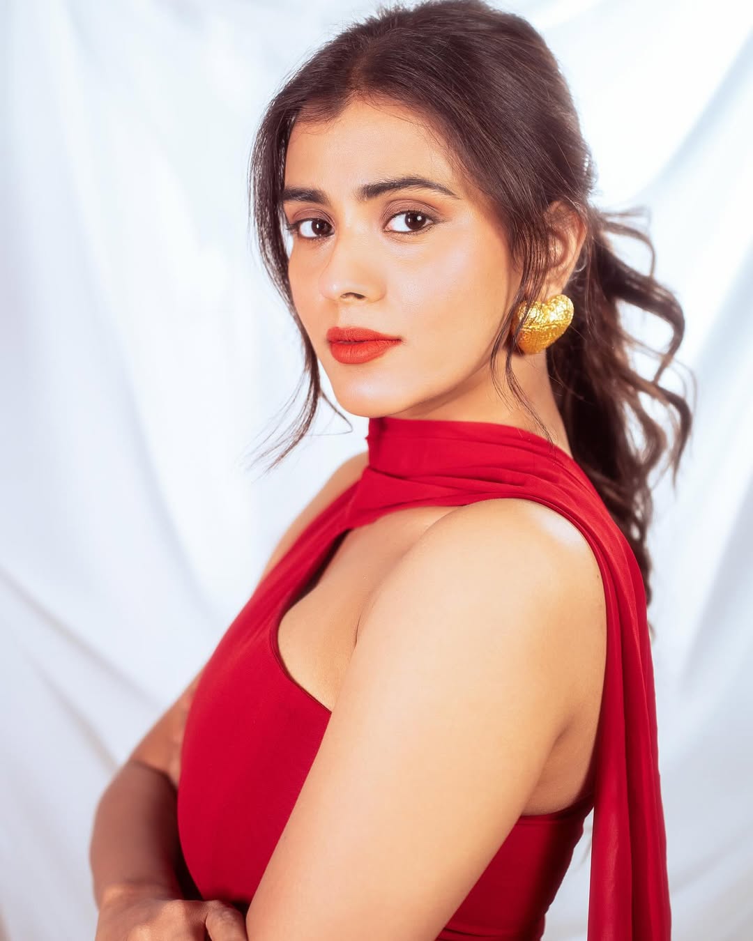 Hebah Patel : అబ్బా అనిపించేలా హెబ్బా అందాలు.. రెడ్ చెర్రీలా కుమారి ...