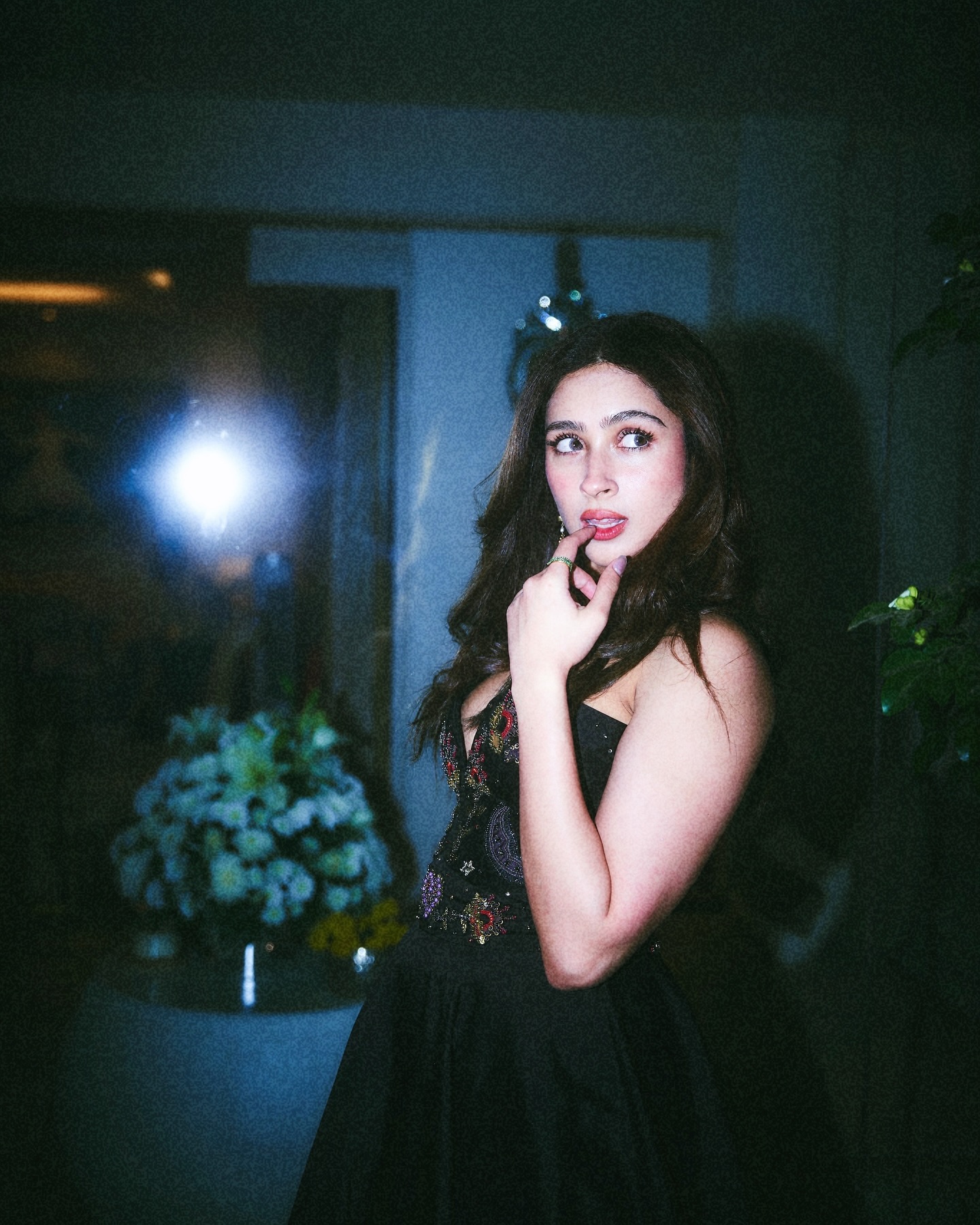 Pashmina Roshan Stuns in Black Outfit: Glamour and Sophistication ...