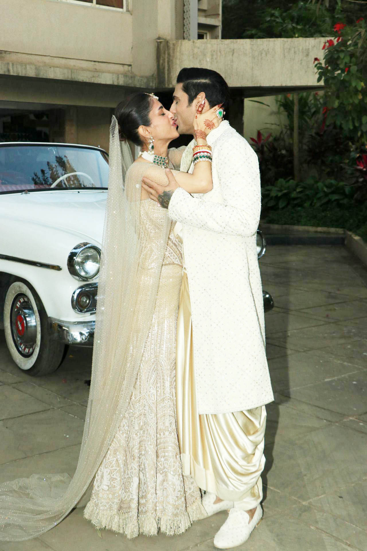 Prateik Babbar and Priya Banerjee Make Their First Public Appearance ...