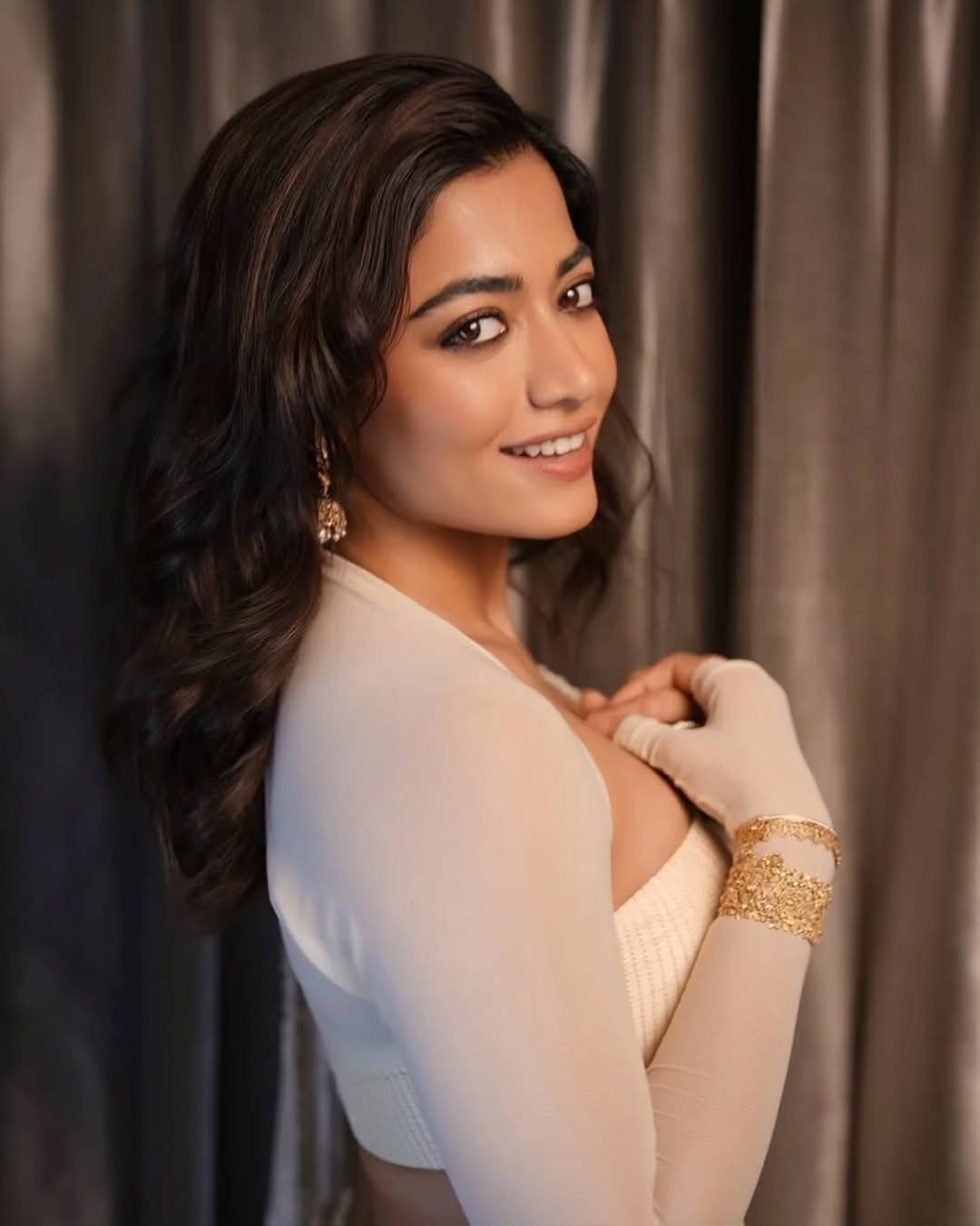 Rashmika Mandanna's Stunning Glamour in a Cream Saree: Exquisite Photoshoot - Filmibeat