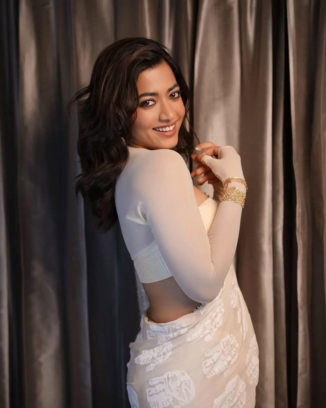 Rashmika Mandanna's Stunning Glamour in a Cream Saree: Exquisite Photoshoot - Filmibeat
