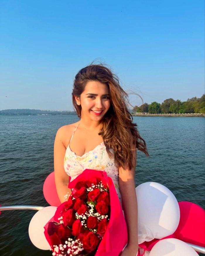 Roshni Walia - Filmibeat