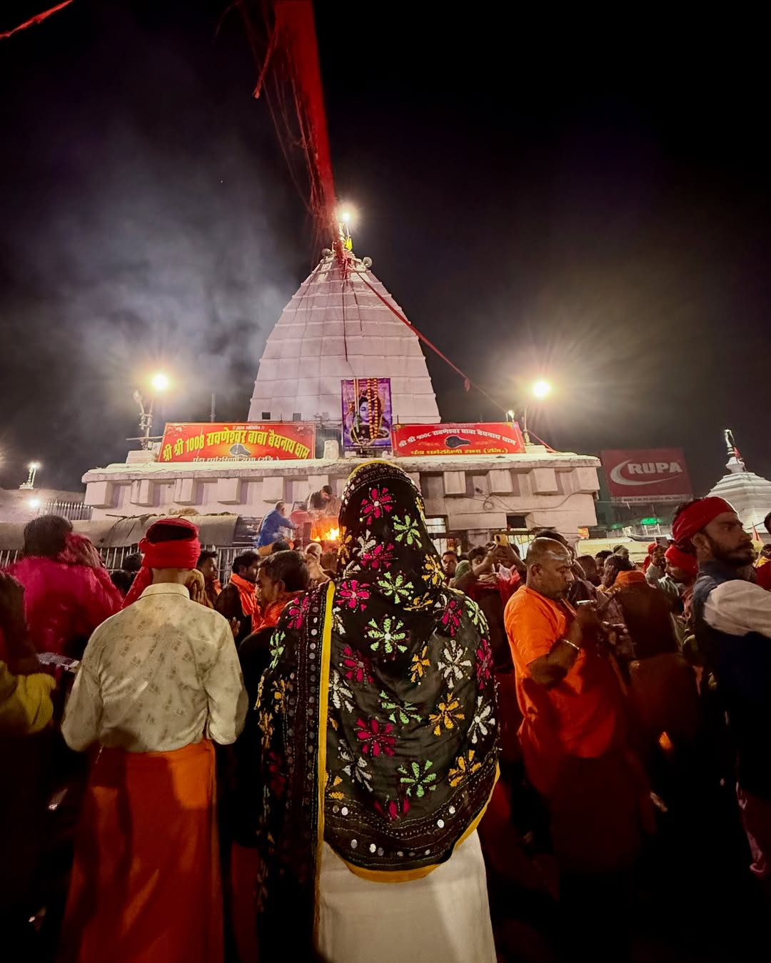Sara Ali Khan Visits Baidyanath Jyotirling In Devghar, Jharkhand: A Spiritual Journey - Filmibeat