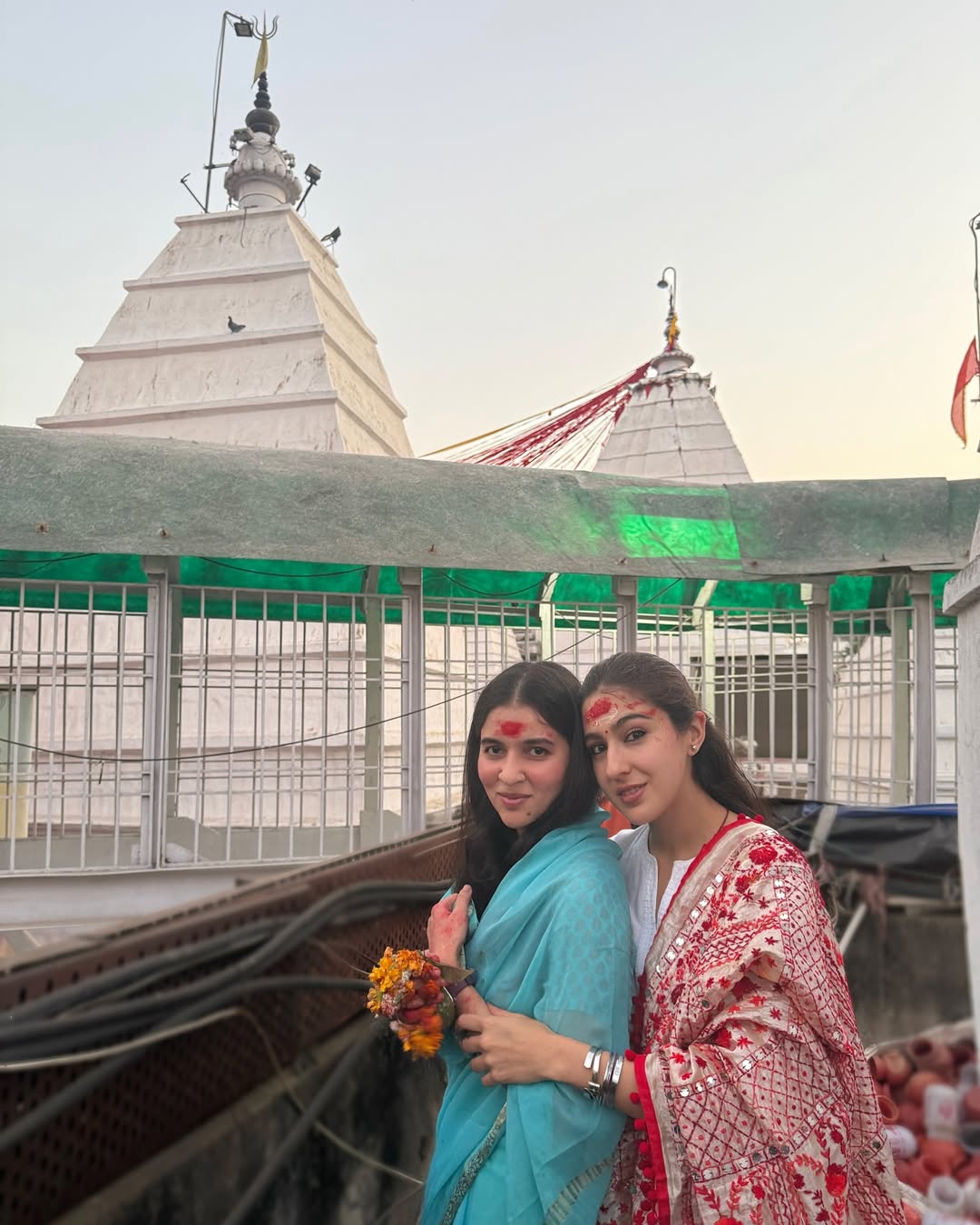 Sara Ali Khan Visits Baidyanath Jyotirling In Devghar, Jharkhand: A Spiritual Journey - Filmibeat