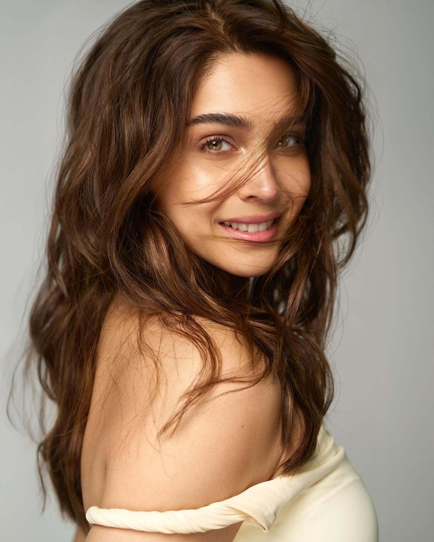 Sharvari's Stunning Latest Photoshoot: Chic, Natural & Effortlessly ...