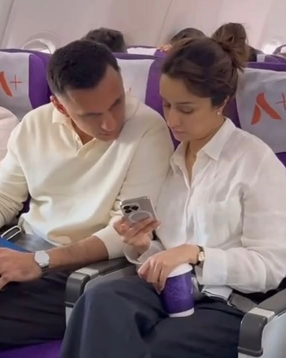 Shraddha Kapoor and Rahul Mody's Adorable Flight Moments - Filmibeat
