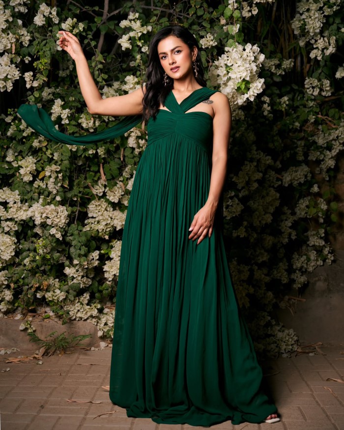 Shraddha Srinath's Mesmerizing Green Gown Steals The Spotlight - Filmibeat