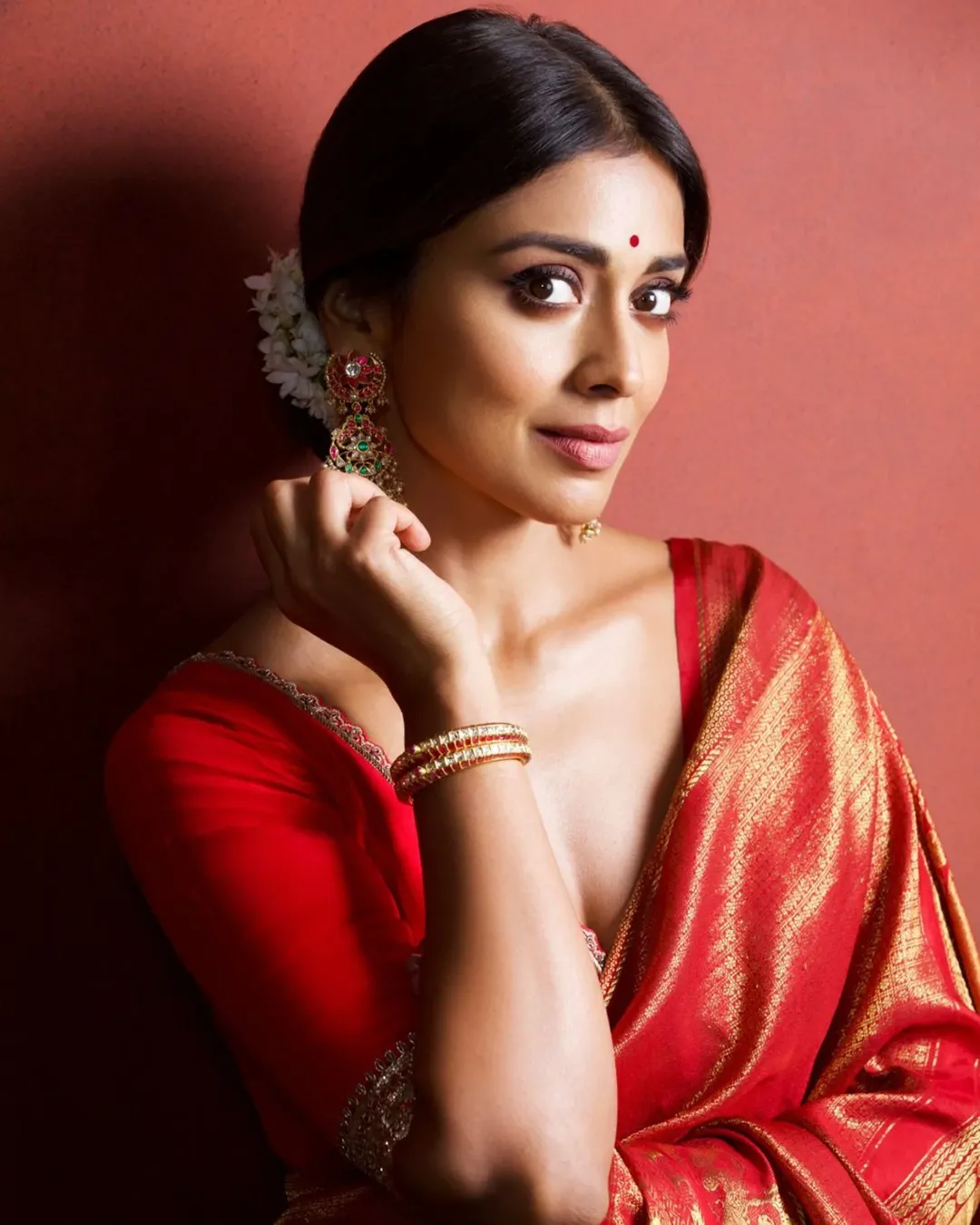 Shriya Saran: లేటు వయసులో ఘాటు అందాలు.. ..వైరల్ అవుతున్న శ్రియ హాట్ ఫొటోలు.. | Shriya Saran ...