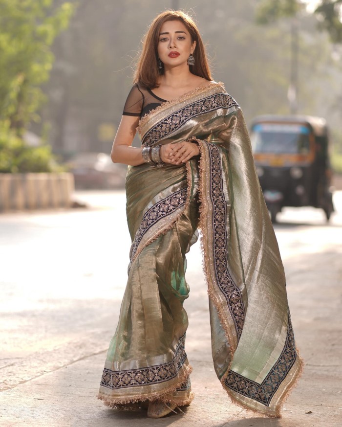 Tinaa Dattaa's Timeless Beauty In A Green And Gold Saree - Filmibeat